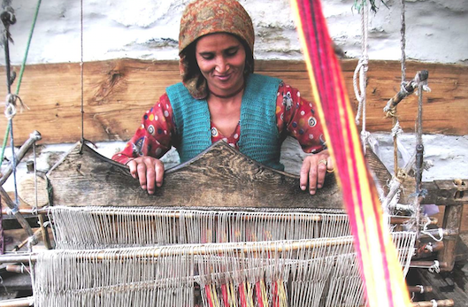 Wool shawls and scarves from India - Counting Flowers
