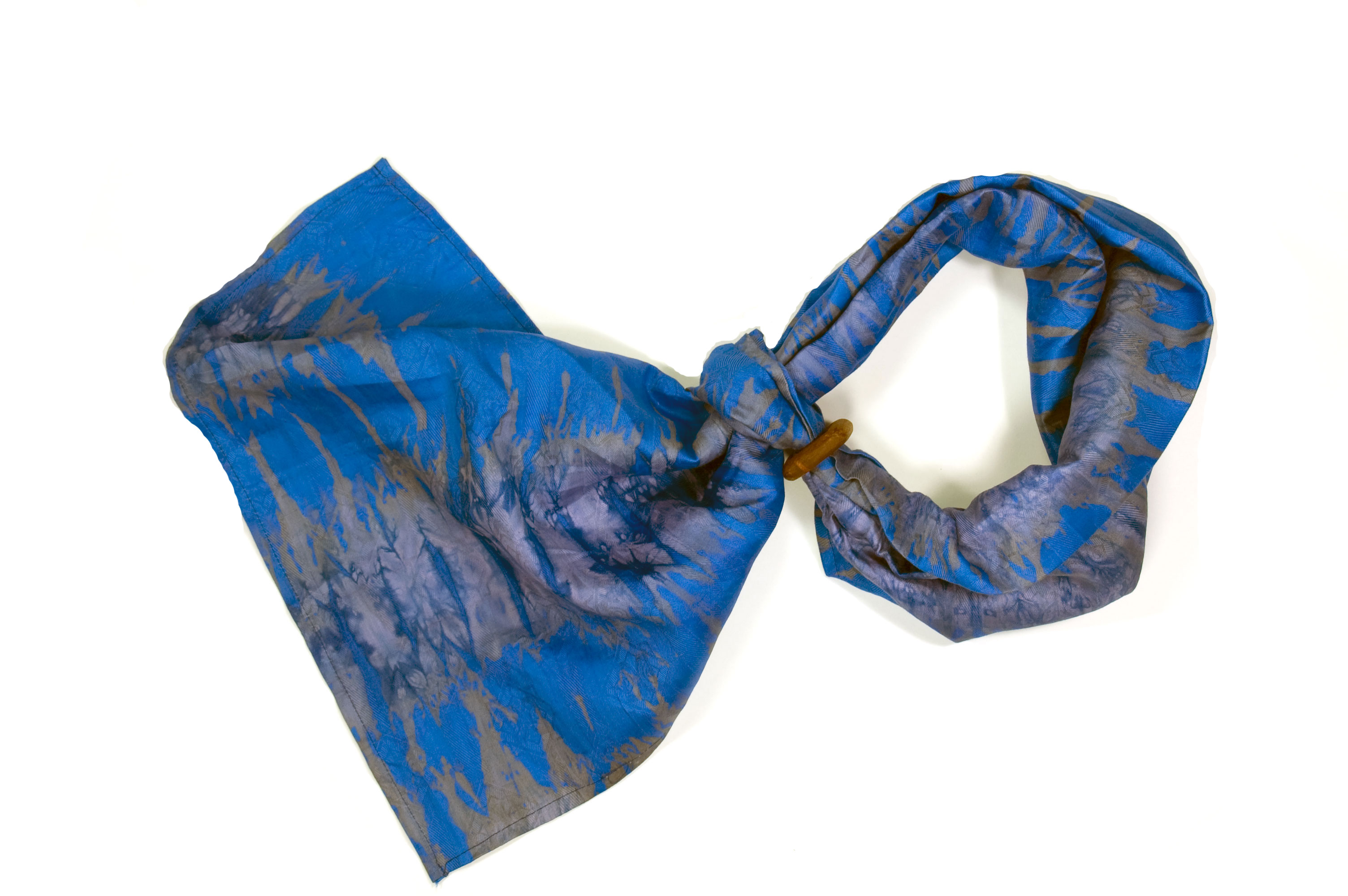 Cotton scarf in blue - Counting Flowers