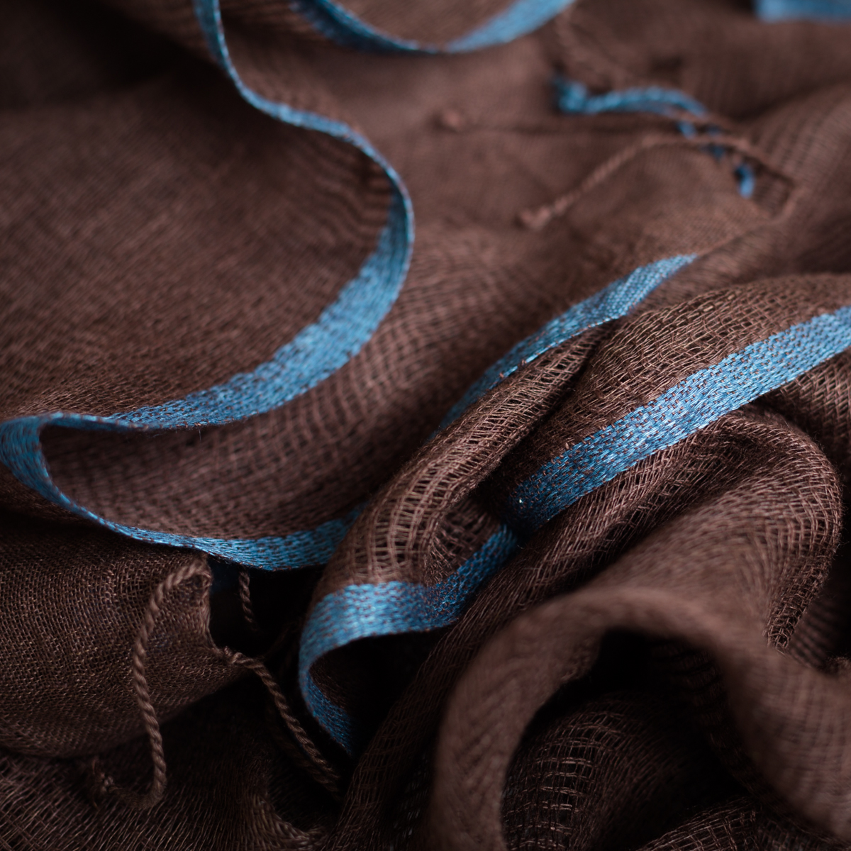 Cotton shawl dark chocolate - Counting Flowers