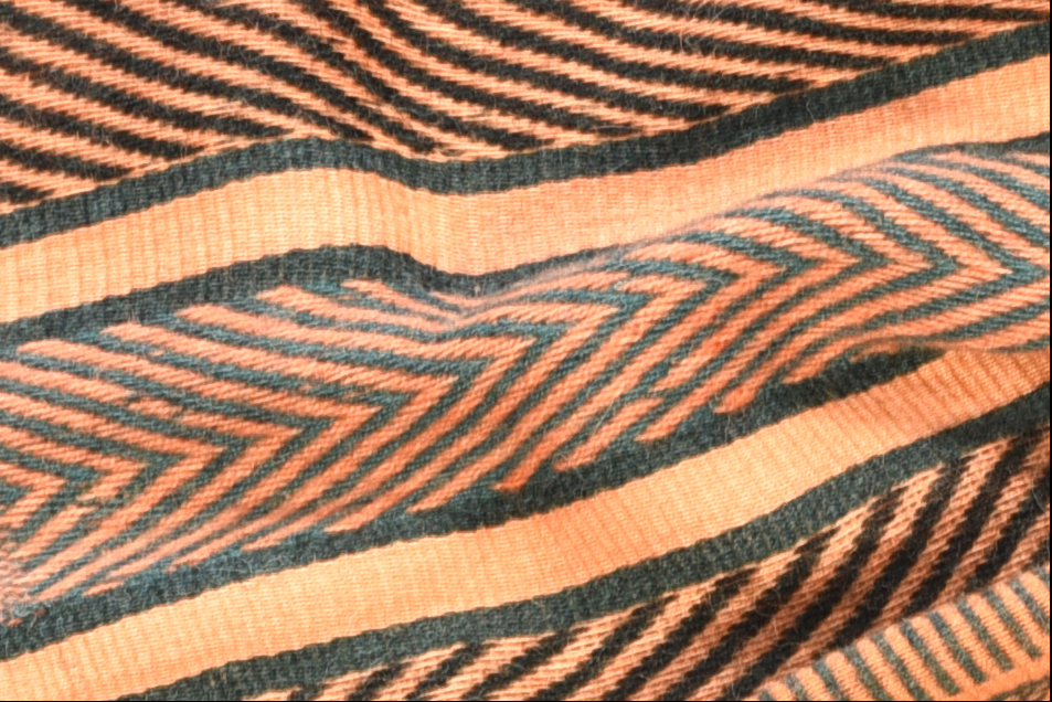 Alpaca shawl salmon and alga - Counting Flowers