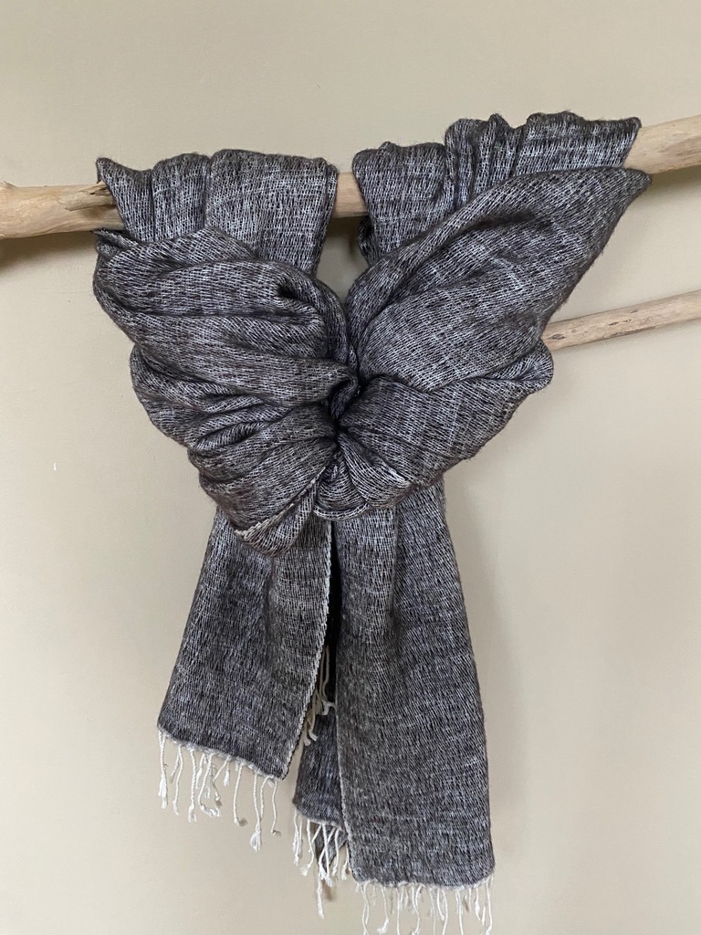 Yak woolen scarf from nepal - Counting Flowers